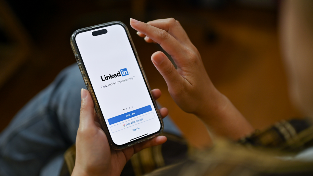Optimize LinkedIn: 5 Essential Features to Start Now